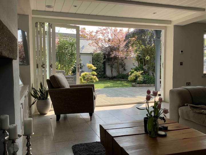 Stunning Cottage Near Beach - Jersey