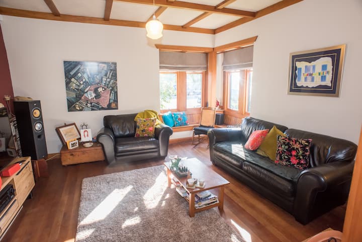 Moby's Retreat Napier 
W/breakfast. 2bedrooms - 네이피어