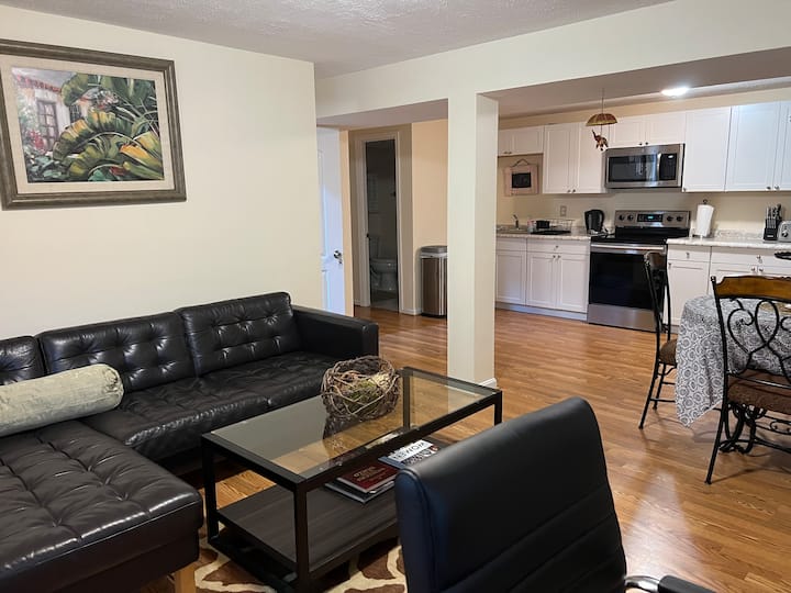 Private, Large Suite Close To Dc,gmu,inova ,Metro. - Fairfax, VA