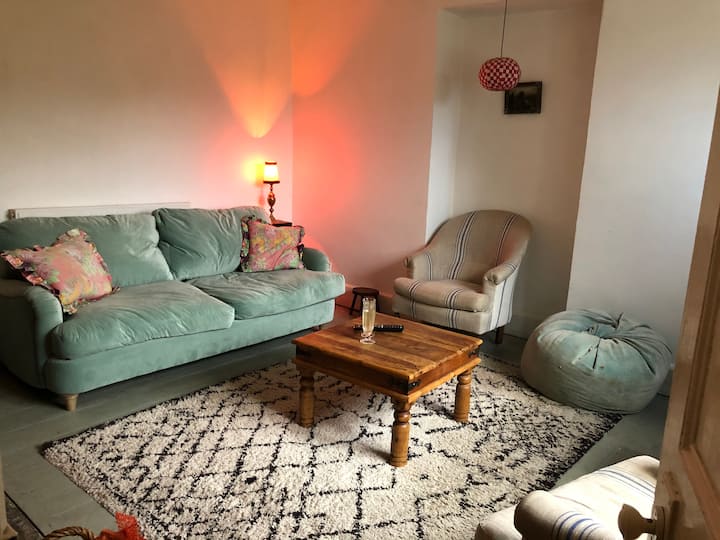 Laburnum Cottage, With Beautiful Garden Views - Stroud