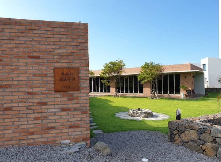 4인 2박이상 조식1회제공,수영장(여름), 제주동쪽펜션,제주독채,한동리숙소,침실2,욕실2 - Jeju-si