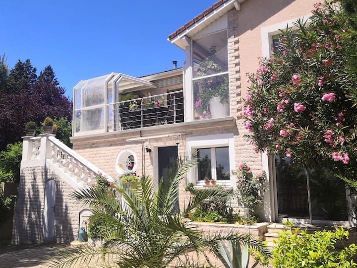 Appart Dans Site Verdoyant Et Au Dessus Du Lac - Vaulx-en-Velin