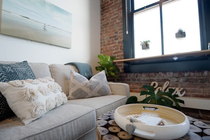 Cozy ♥️Top Floor W/ Water View & Sparkling Clean - Victoria