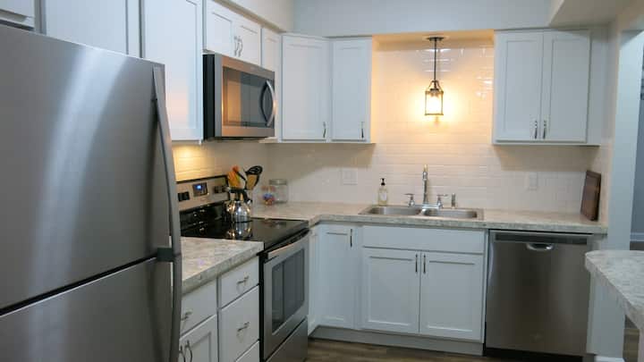 Charming 900sf, 2 Bedroom, 4 Miles To Msu - Lansing, MI