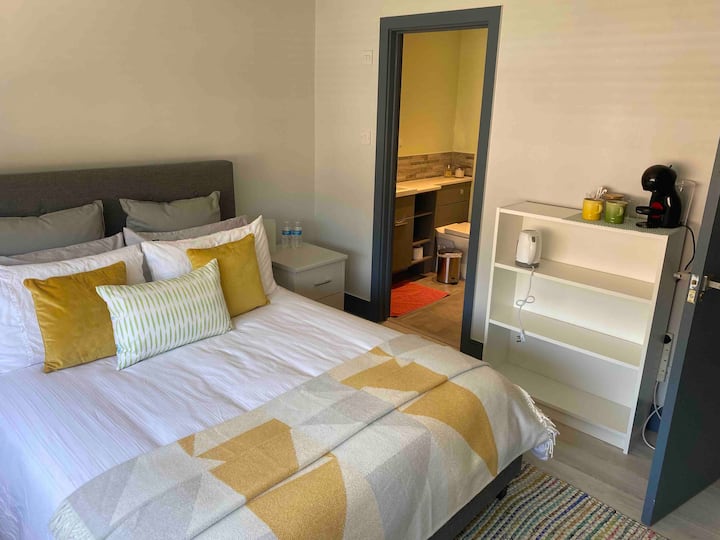 Bright, Airy En-suite Room - Rutland