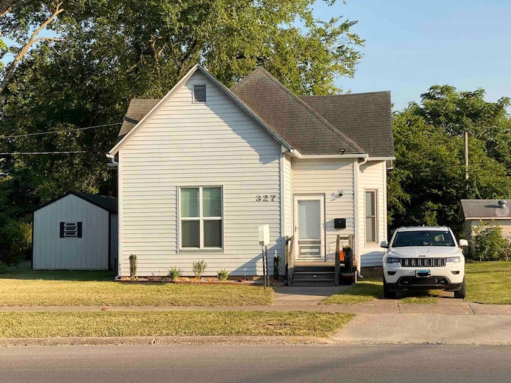 Main Street Bungalow - Mount Vernon, IL