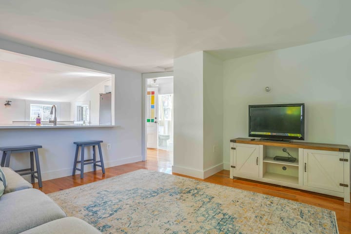 Cozy Condo Close To Town And 95 - South Hampton, NH