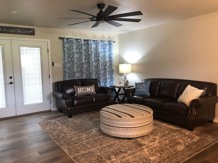 Cozy Cottage On The Frio - Leakey, TX