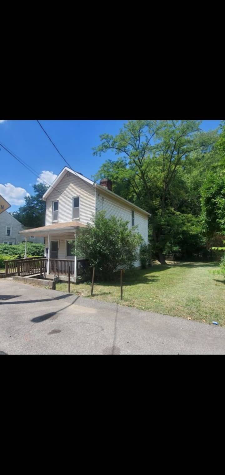 Camping In The City-no Host On Site House Is Yours - Pittsburgh, PA