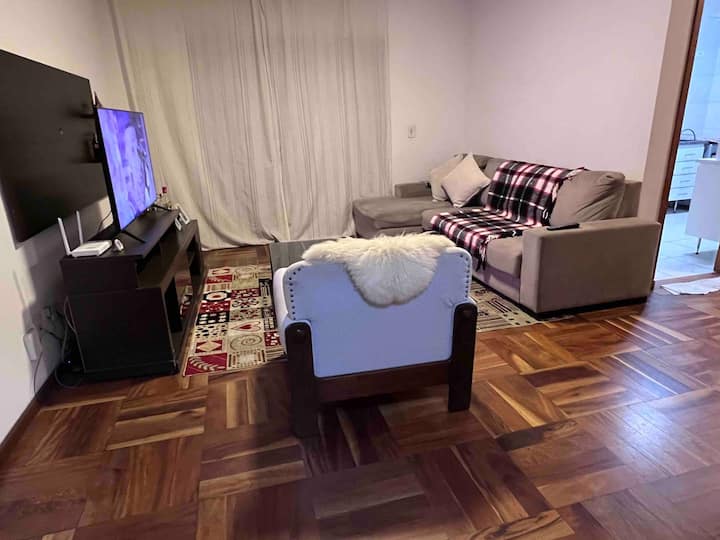 Apartamento Inteiro A 2 Km Do Capivari. - Campos do Jordão