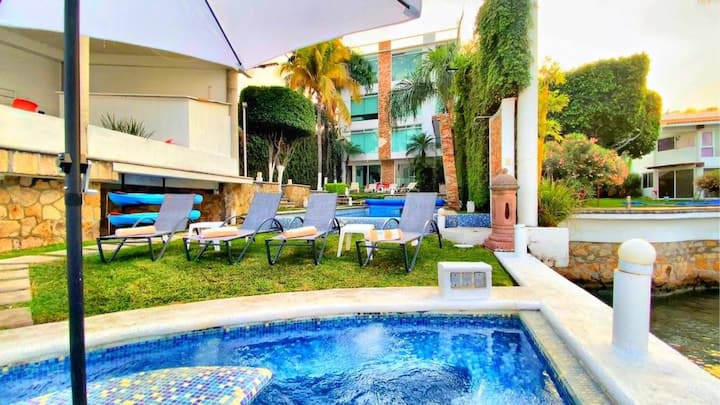 Hermosa Villa A Pie Del Lago P/30pers - Tequesquitengo