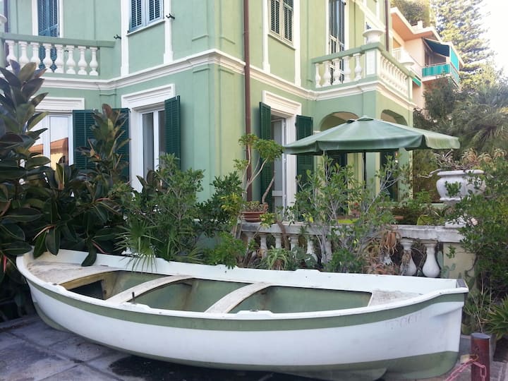 Villa Jolie - 3 Blocks From Beach - Vintimille