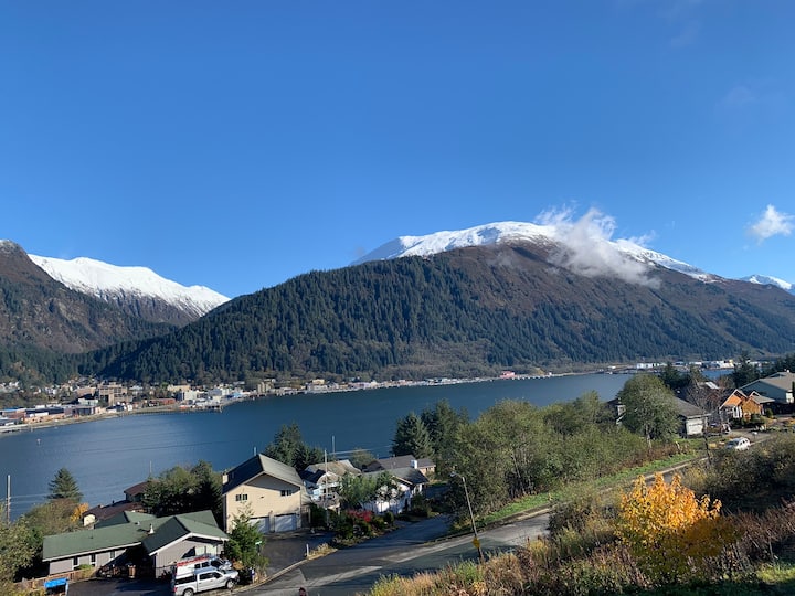 Apartment With Downtown Juneau And Mountain View’s - Juneau, AK