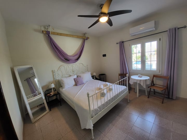 Black Fig Purple Room - Milos