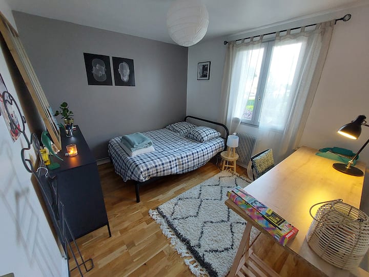 Chambres à L'étage Chez Cécile
4 Personnes - Orléans
