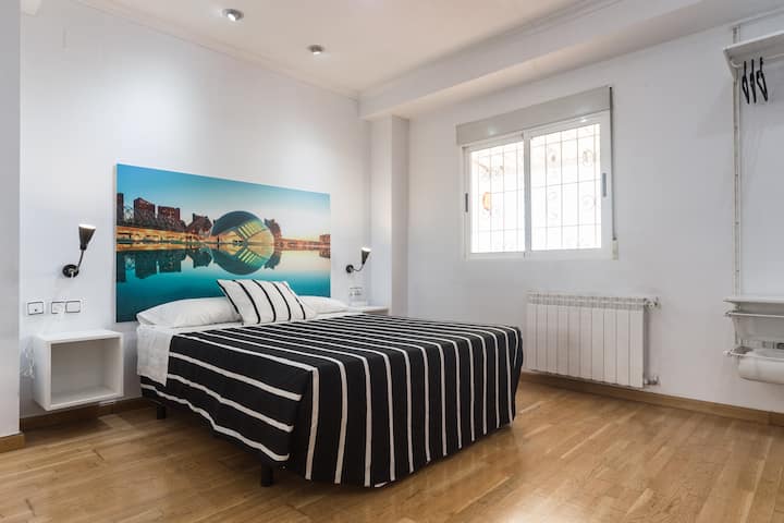 Jacuzzi En Mestalla, Patio, Wifi, Tv. Piso  Entero - Valencia