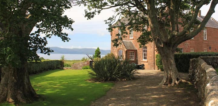 The Stunning House Of Machrie - Isle Of Arran - Carradale