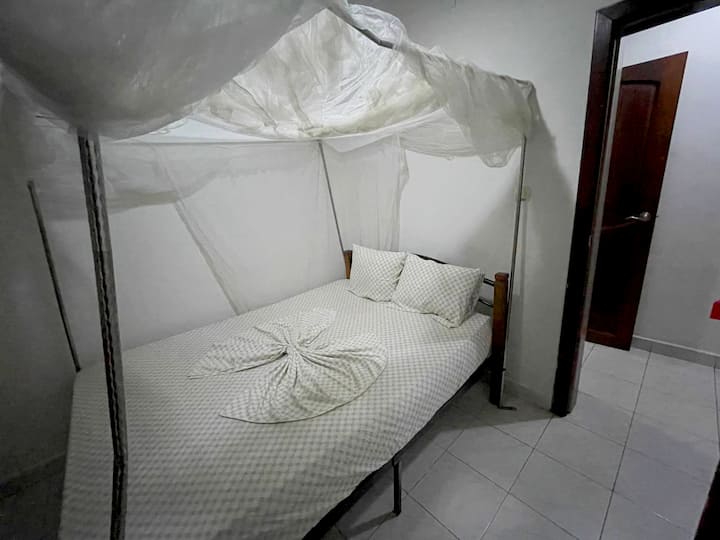 Private Room In Apartment Near City Center - Kinshasa
