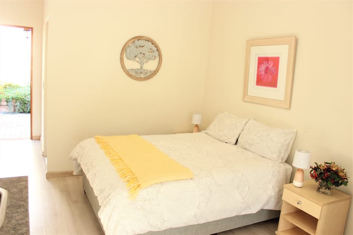 The Pup, Cozy D/bed, Uninterrupted Free Wi-fi, - Somerset West