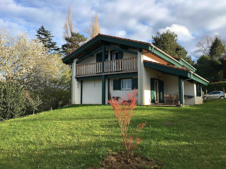 Grand Gite Basque Bois Récent Proche Village - Pays basque français