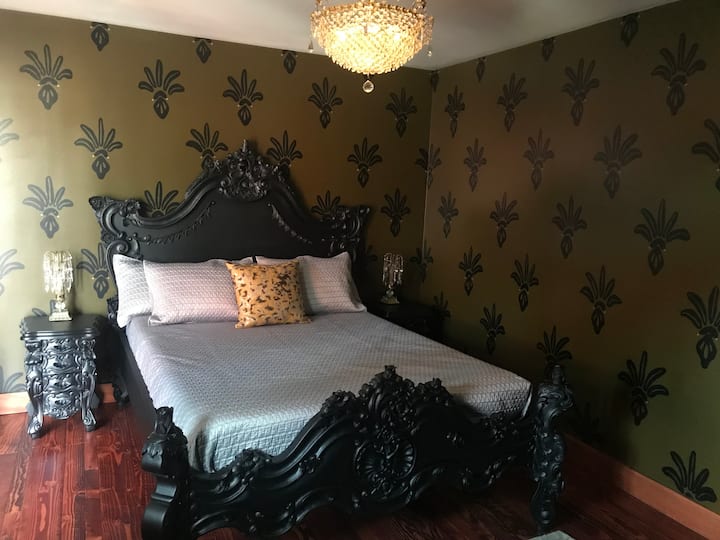 The Rococo Room - Winter Promo 25% Off 3 Nights+ - Grand Marais