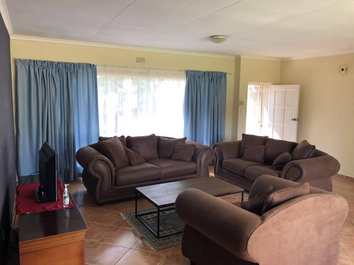 Lovely Home In The Heart Of Constantia Kloof - Randburg
