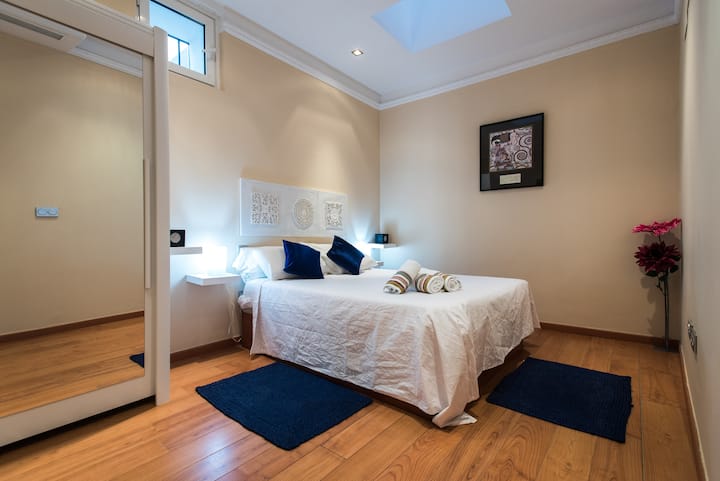 Nice & Bright Apt. Perfect Location *A/c+wifi* - Spanje