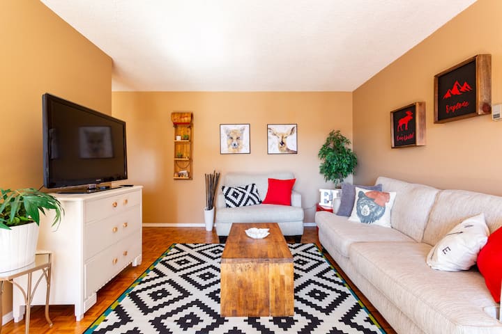 Live Like A Canadian Parking & Wifi Incl. Bl264619 - Calgary