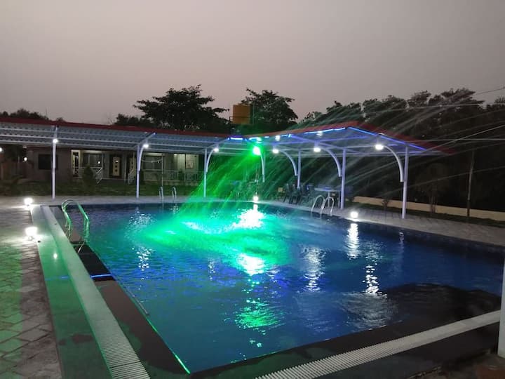 Luxury Ac Farm Stay With Swimming Pool - Matheran