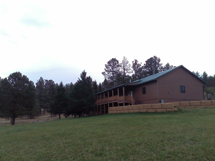 4 Evergreens Retreat - Sturgis, SD