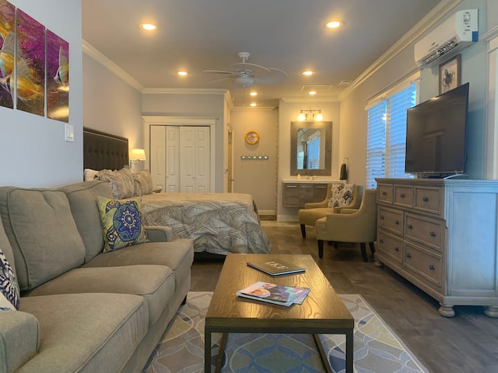 Beautiful Seawall Blvd Ocean View Guest Suite (B) - Beach Access, Galveston