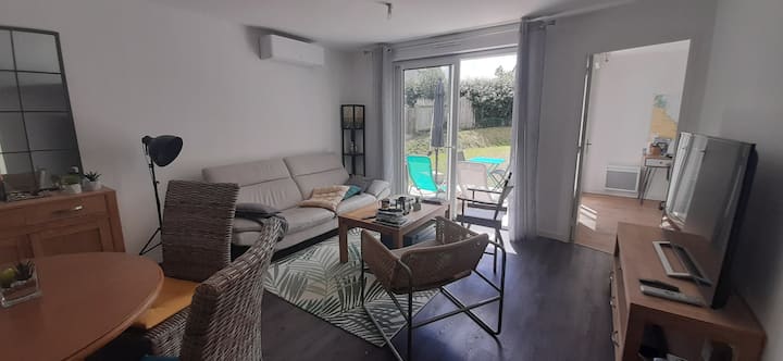 Jolie Maison Lumineuse Avec Jardin Et Parking - Yffiniac