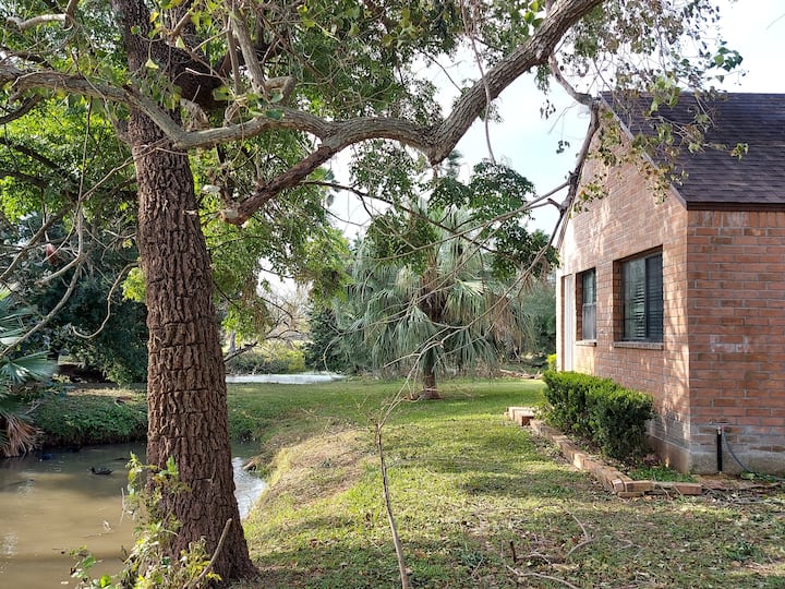 2br Pond View At Golf Country Club - Brownsville, TX