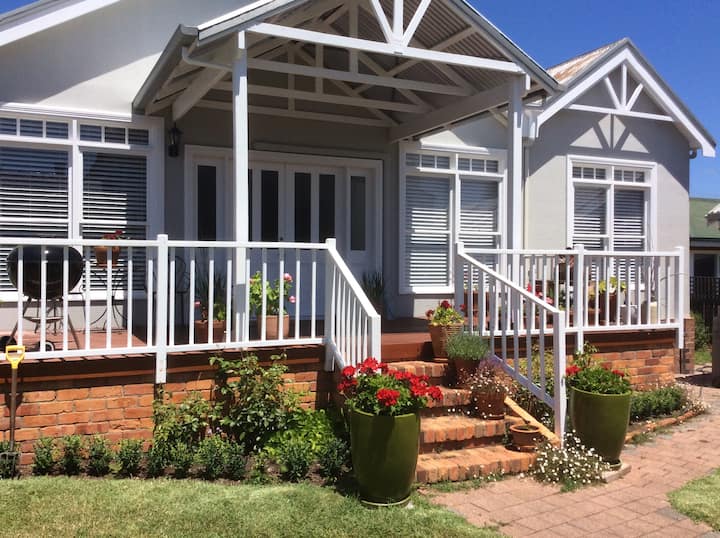 Luxury Bed And Breakfast (Traditional Style) - Ulverstone