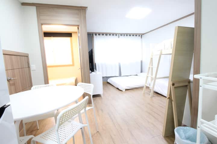 "Long Term Sale" *Quiet* House Near *Hangang Park* - 용두동
