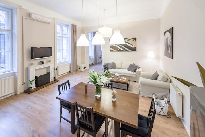 Downtown Heart In Style - Monthly Stay - Budapeste