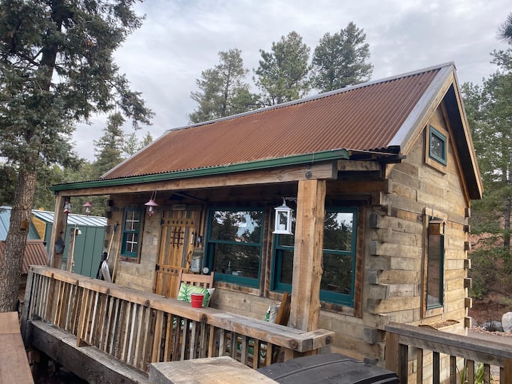 Vintage Tiny Cabin Hot Tub & Pikes Peak Views! - Woodland Park, CO