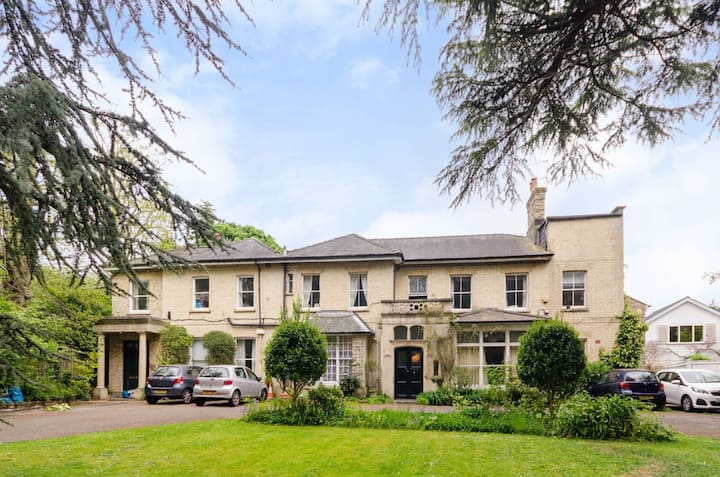 4 Bed Flat + Private Garden, Richmond Park 5 Mins - Surbiton