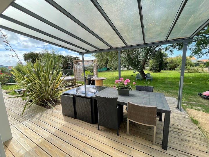 Grande Maison Familiale Ensoleillée Avec Jardin - Barbâtre