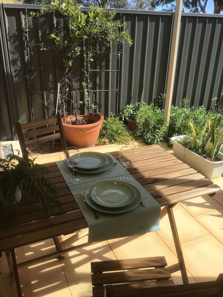 Charming Place With Park Views - Perth