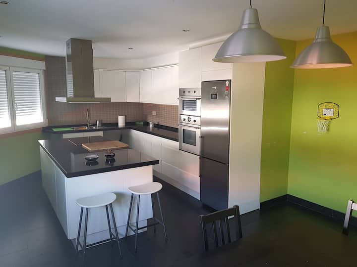 Apartamento De 140m2 En Paseo Marítimo. - El Grove