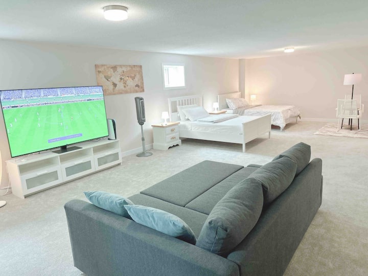 Beautiful Entire Basement Studio With Netflix - Ottawa