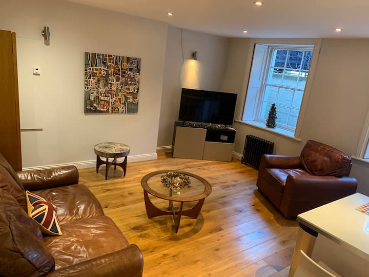 Montpellier 2 Bed Flat With Off Road Parking - Cheltenham