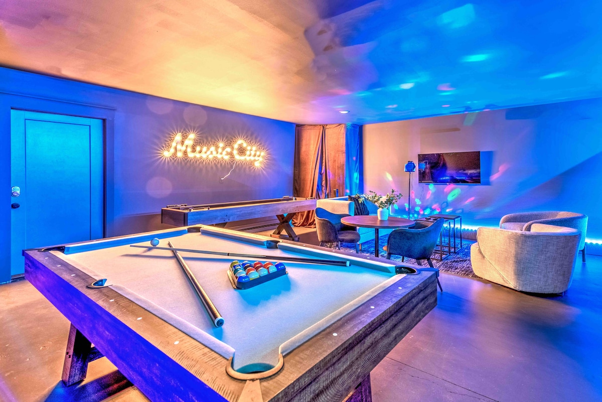 Huge Lux Home! 17 beds! Insta! Baller Game Room! - Houses for Rent in ...