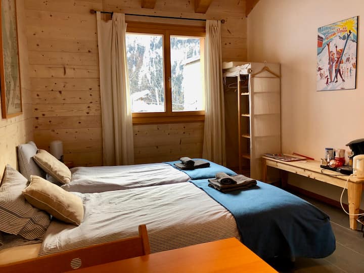 Bekker Chalet: Private Double Room With Breakfast - Martigny