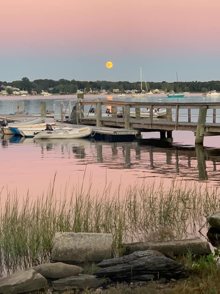 Riverfront Suite Retreat B & B With Own Entrance - Rhode Island