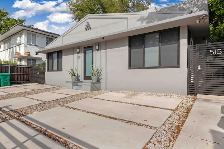 Peaceful Duplex W Patio &Parking - Miami, FL