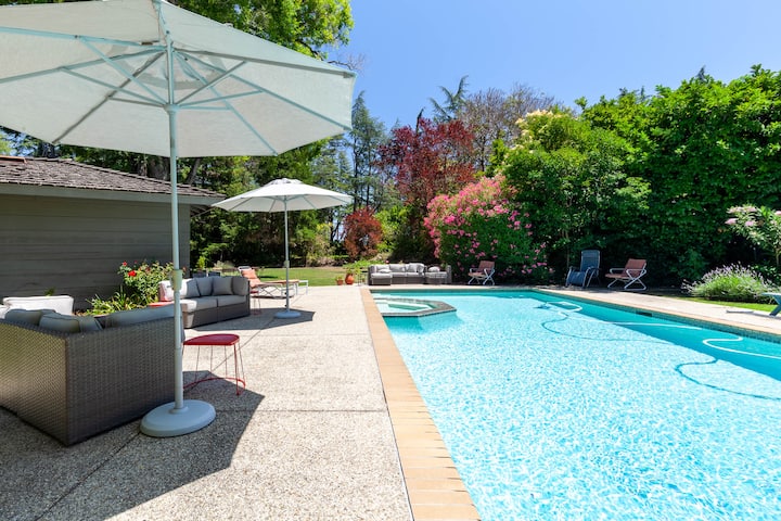 Pool, Hot Tub & Huge Yard In Palo Alto! - Palo Alto, CA