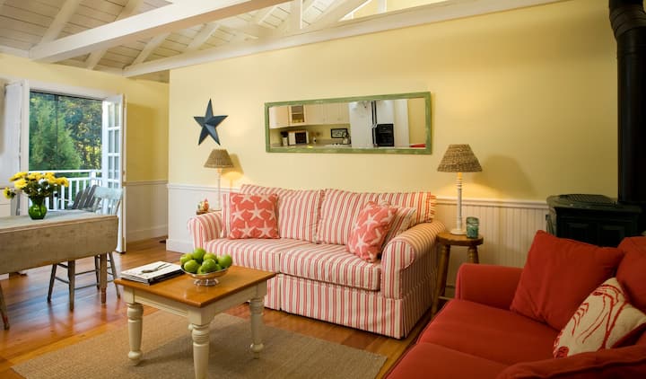 The Schooner - Harbour Cottage Inn Bed And Breakfast - Maine