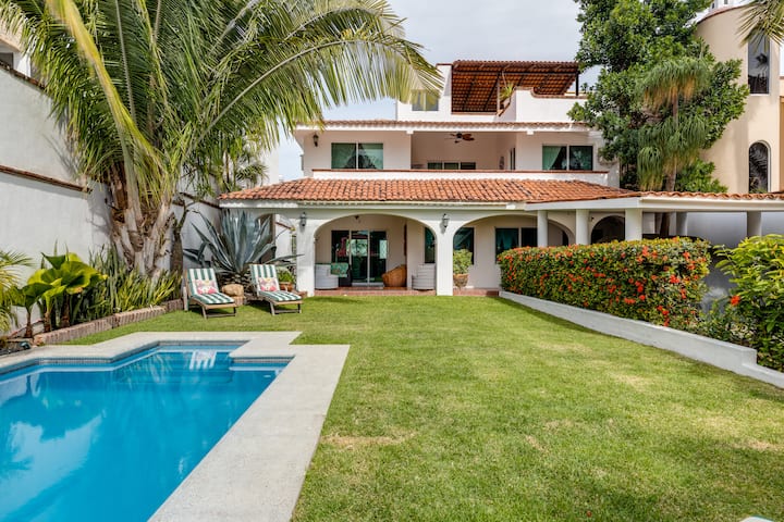 Bucerias Full Beach House W/pool Sleeps 8-11 - Bucerías